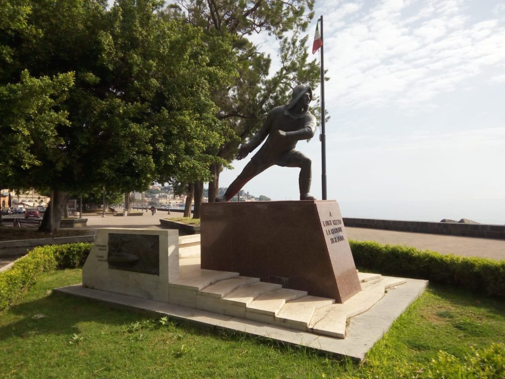 Monumento dedicato a Luigi Rizzo – Associazione SiciliAntica – Milazzo